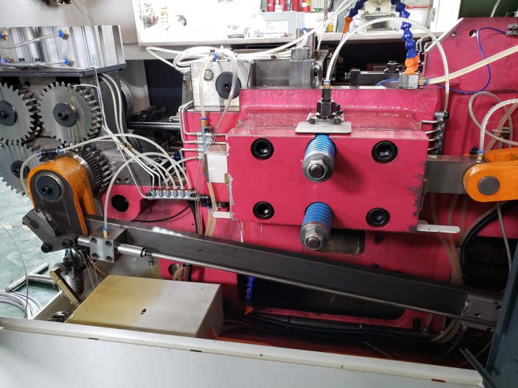 Four stations bolt forging machine - Ningbo Anchors Precision Machinery ...