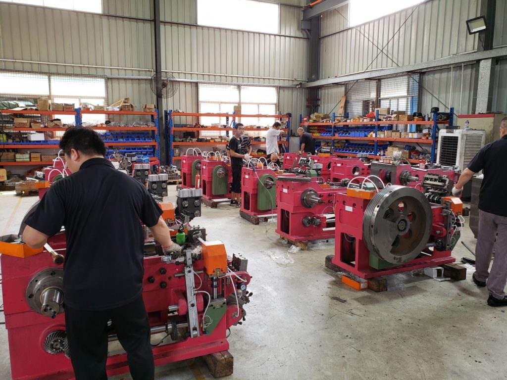 Four stations bolt forging machine - Ningbo Anchors Precision Machinery ...
