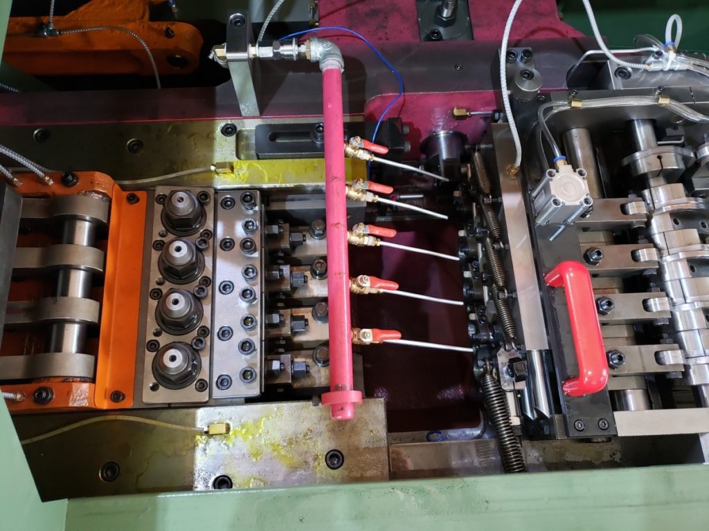 Four stations bolt forging machine - Ningbo Anchors Precision Machinery ...