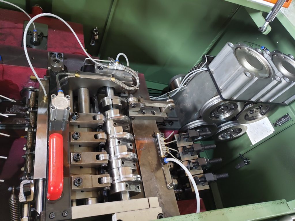 Four stations bolt forging machine - Ningbo Anchors Precision Machinery ...
